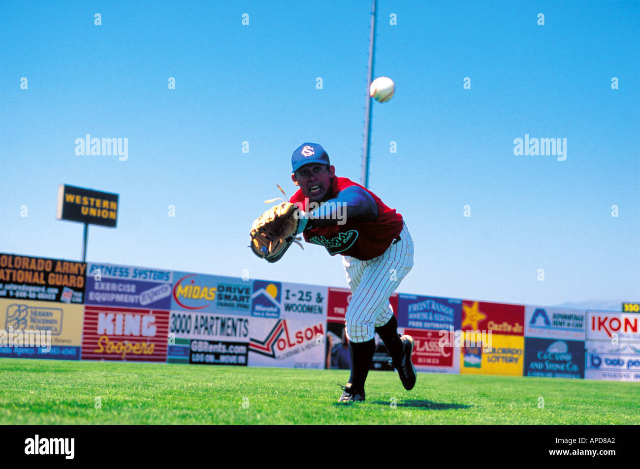 Catch outfield ball hi-res stock photography and images - Alamy