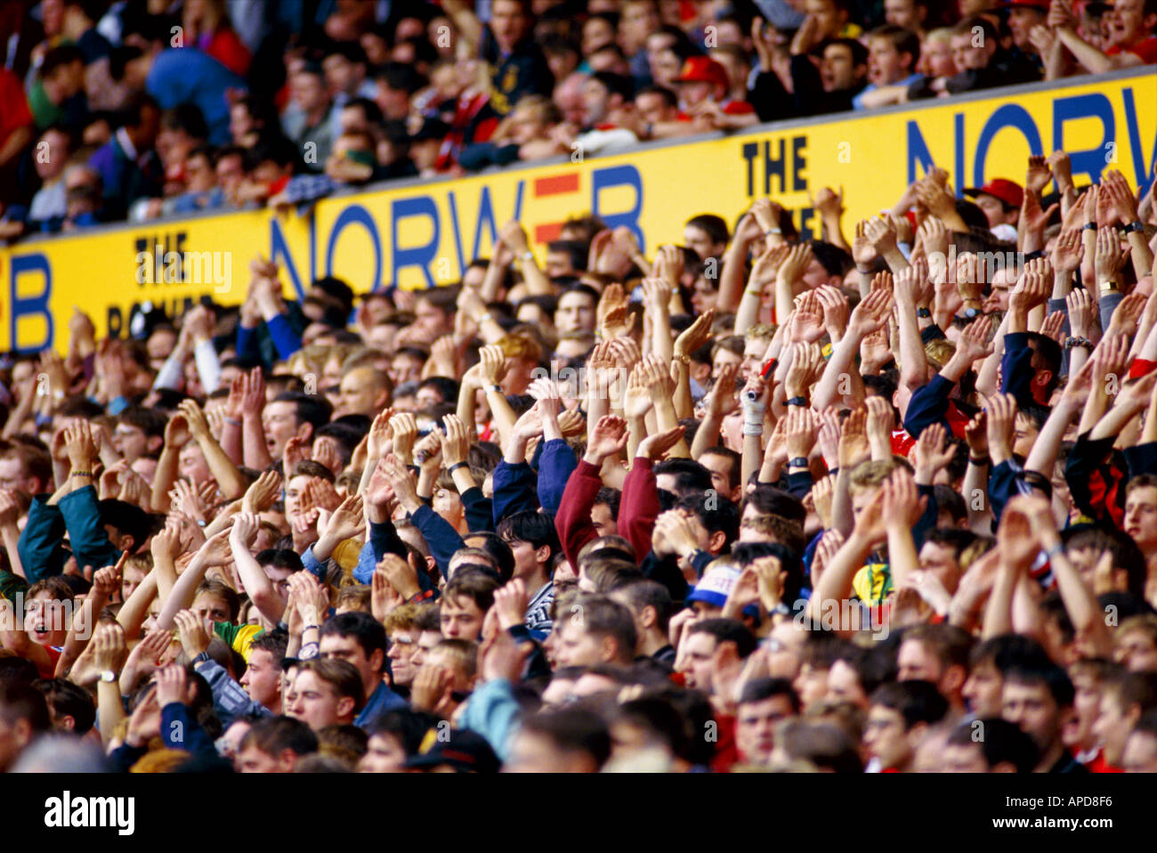 Sport crowd clapping hi-res stock photography and images - Alamy