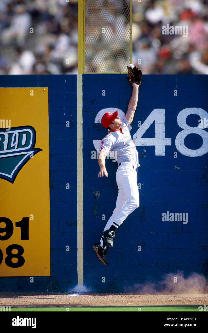 Baseball outfield wall hi-res stock photography and images - Alamy