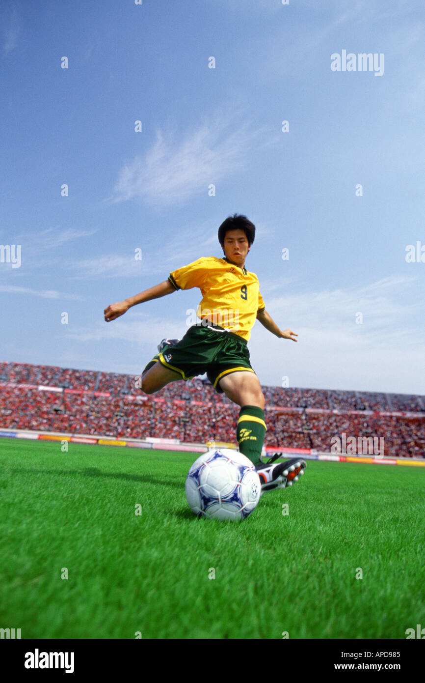 Soccer passing angle hi-res stock photography and images - Alamy