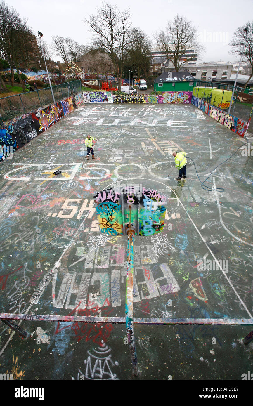 Council contractors start to remove graffiti from Tarner Park in ...