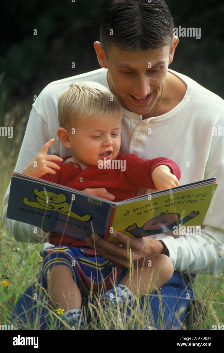 parent and child reading together Stock Photo - Alamy