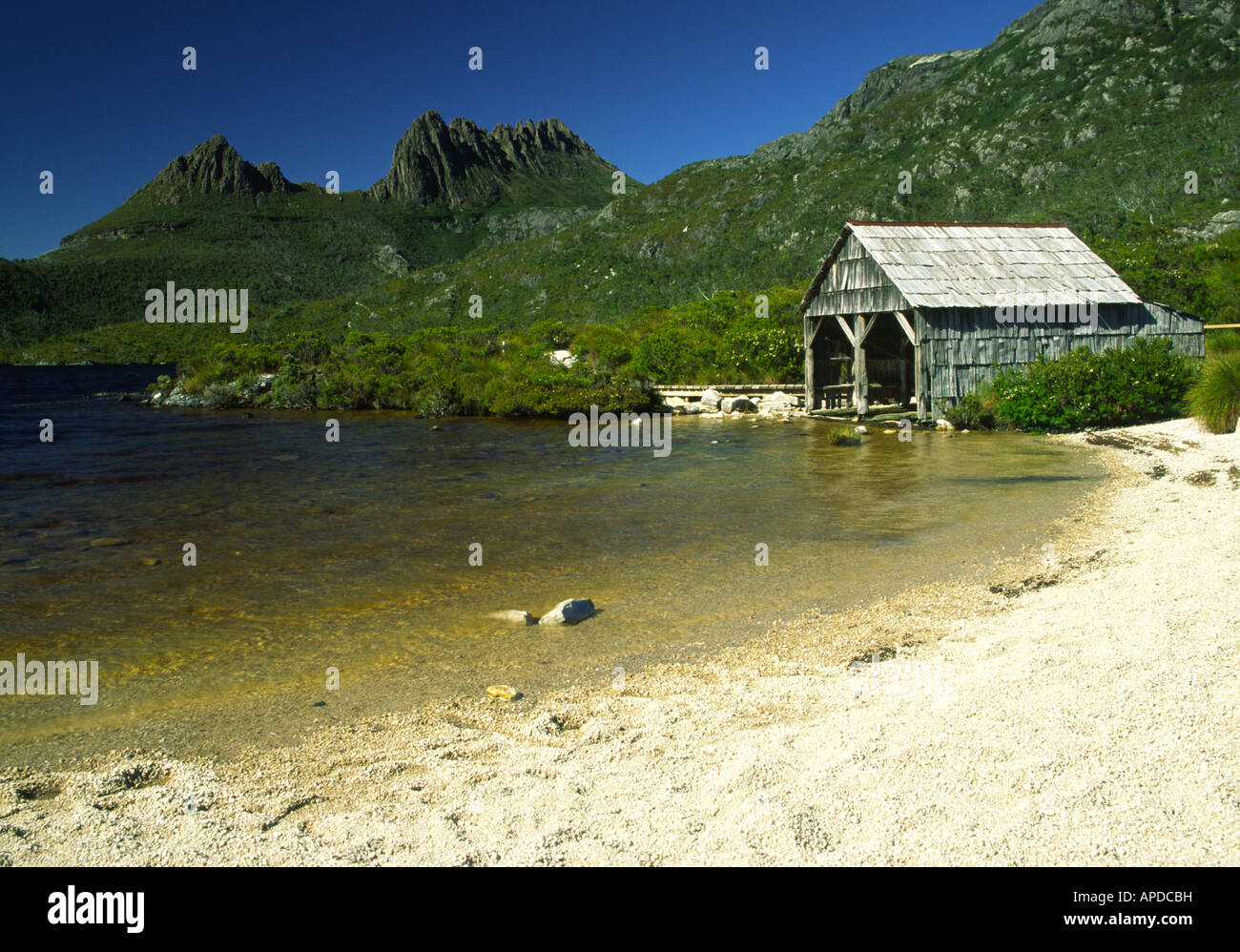 Curved lake edge hi-res stock photography and images - Alamy