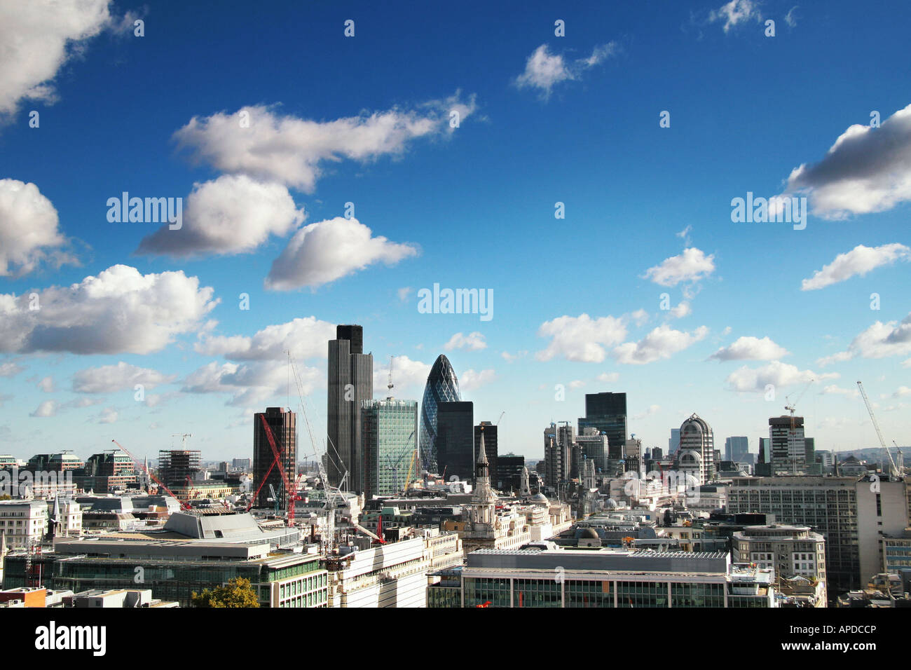London city urban skyscrapers skyline hi-res stock photography and ...