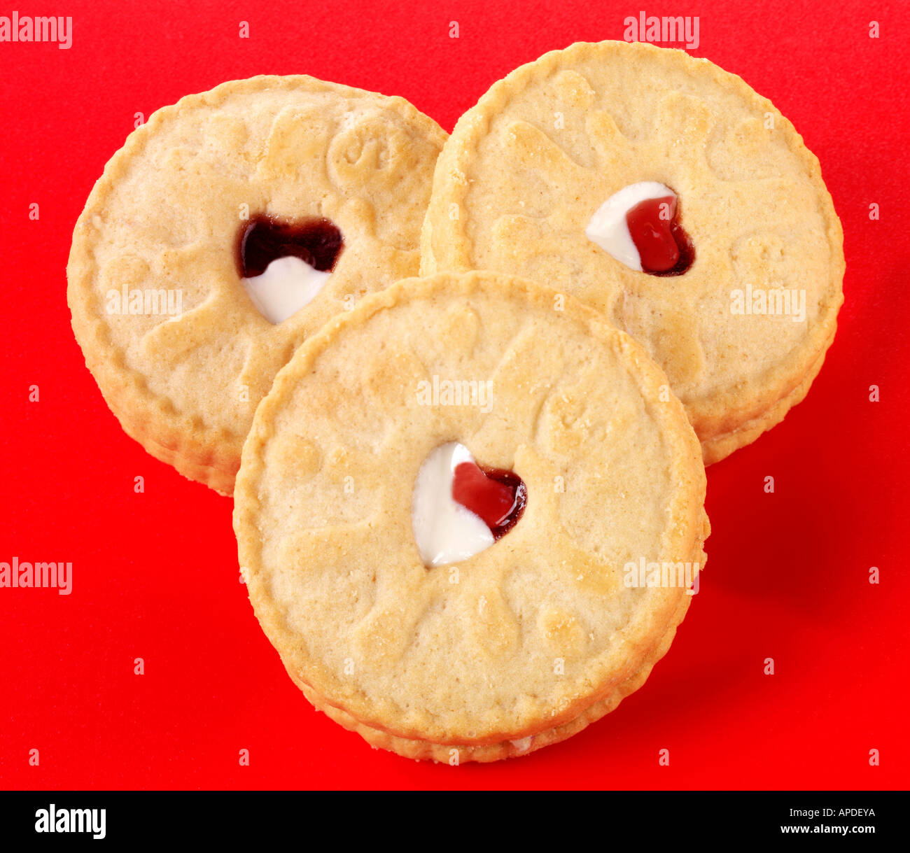 Jammie dodger biscuit hi-res stock photography and images - Alamy