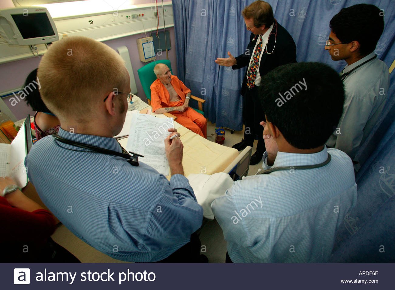 Nhs Ward Elderly Stock Photos & Nhs Ward Elderly Stock Images - Alamy