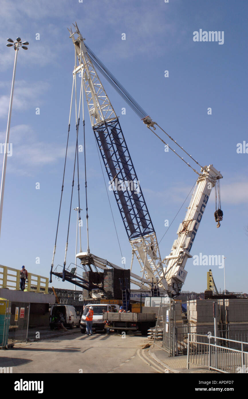 Giant heavy crane preparing to lift bridge section End of M621 Leeds ...