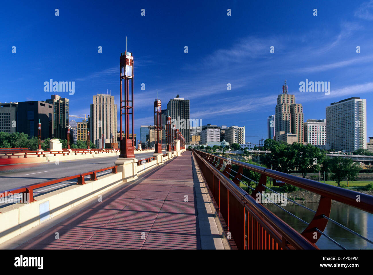 WABASHA STREET BRIDGE OVER THE MISSISSIPPI RIVER LEADS TO DOWNTOWN ST ...