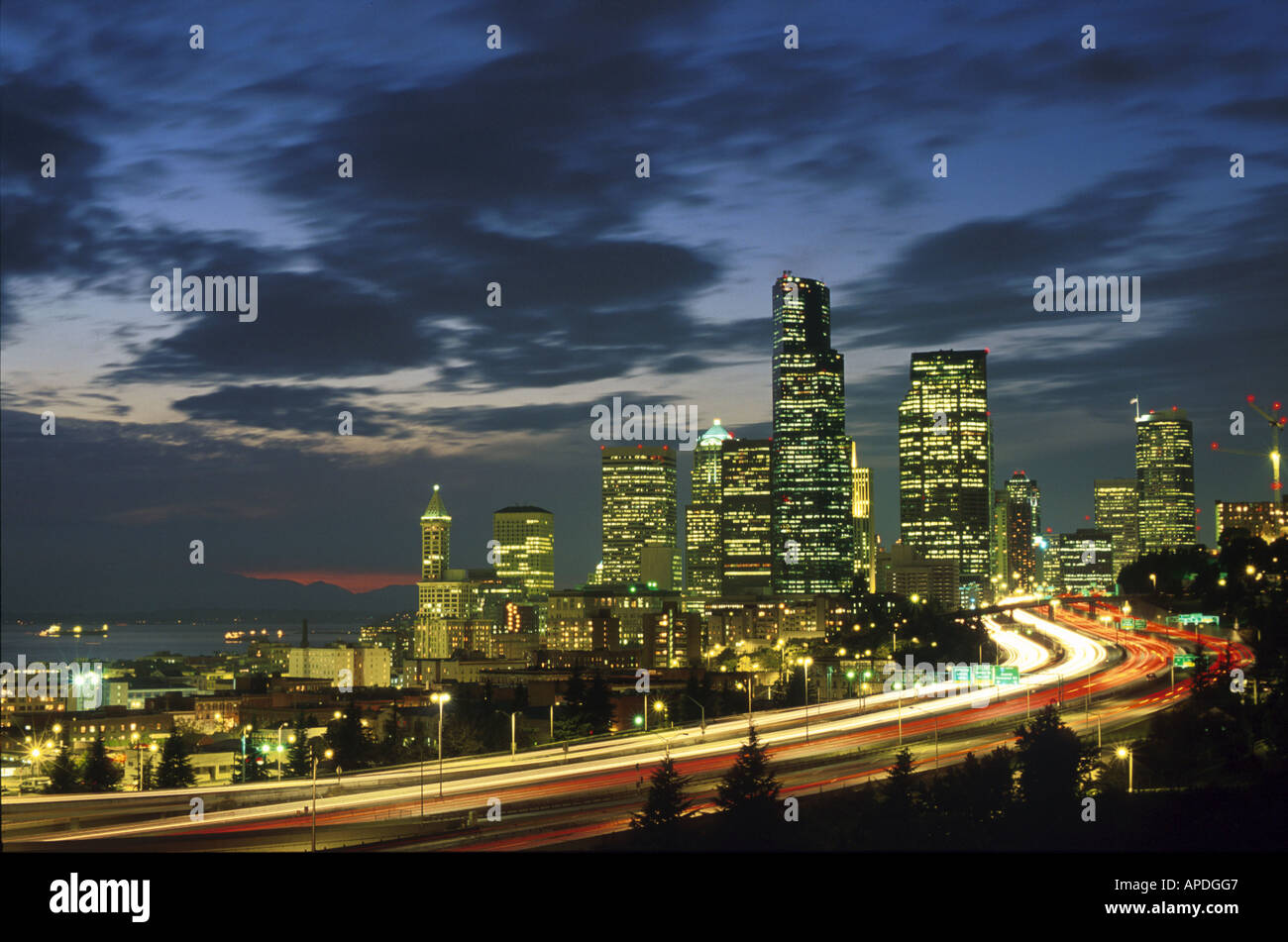 Night view downtown seattle interstate hi-res stock photography and ...