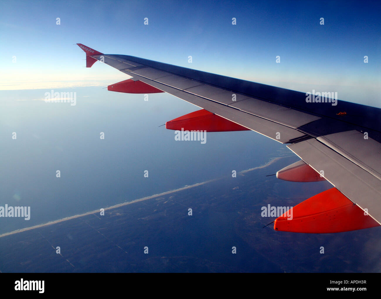 Aeroplane wing over the coast of England Stock Photo - Alamy