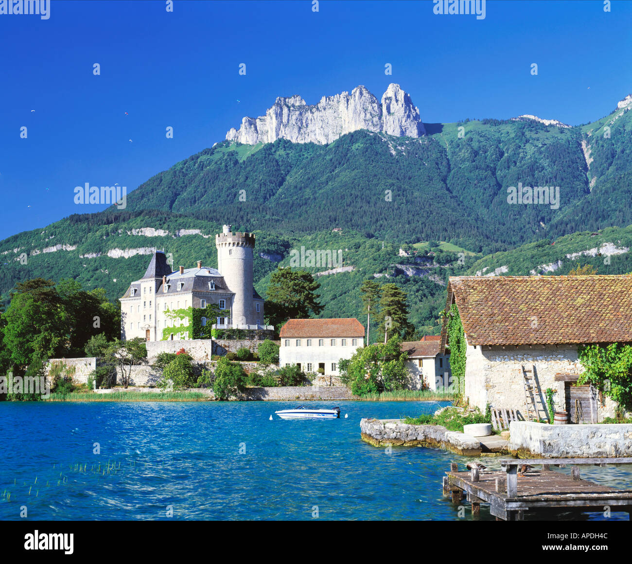 Lake annecy duingt chateau hi-res stock photography and images - Alamy