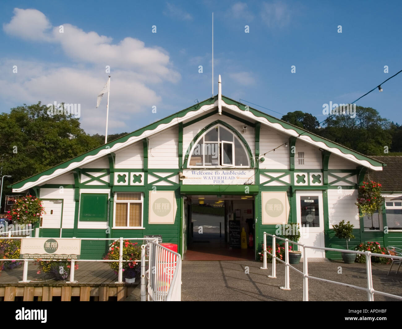 Waterhead pier building hi-res stock photography and images - Alamy