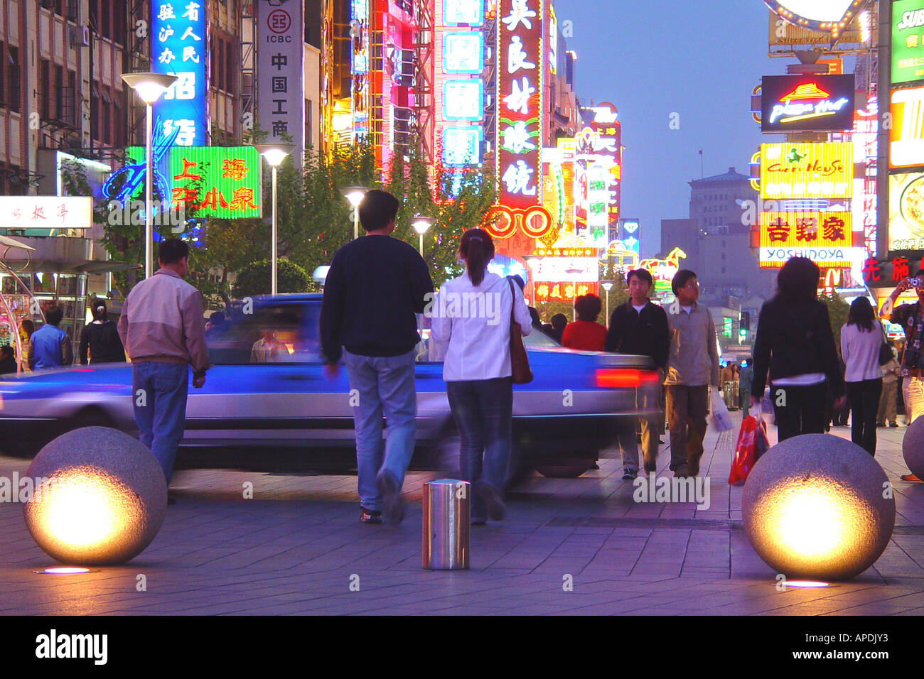 Luminous skyline shanghai china hi-res stock photography and images - Alamy