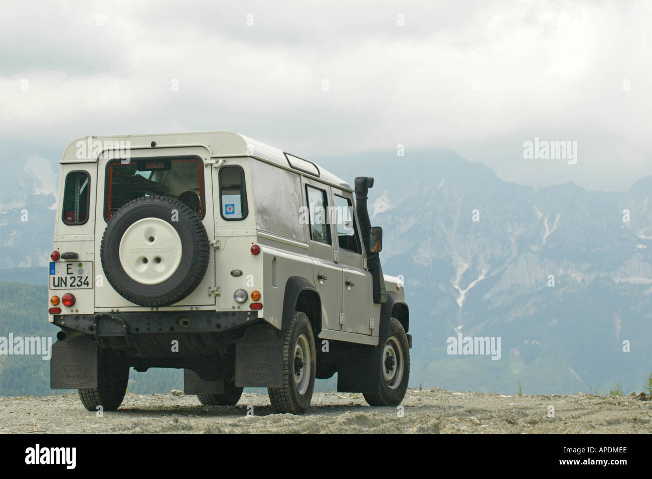Land rover defender td5 white hi-res stock photography and images - Alamy