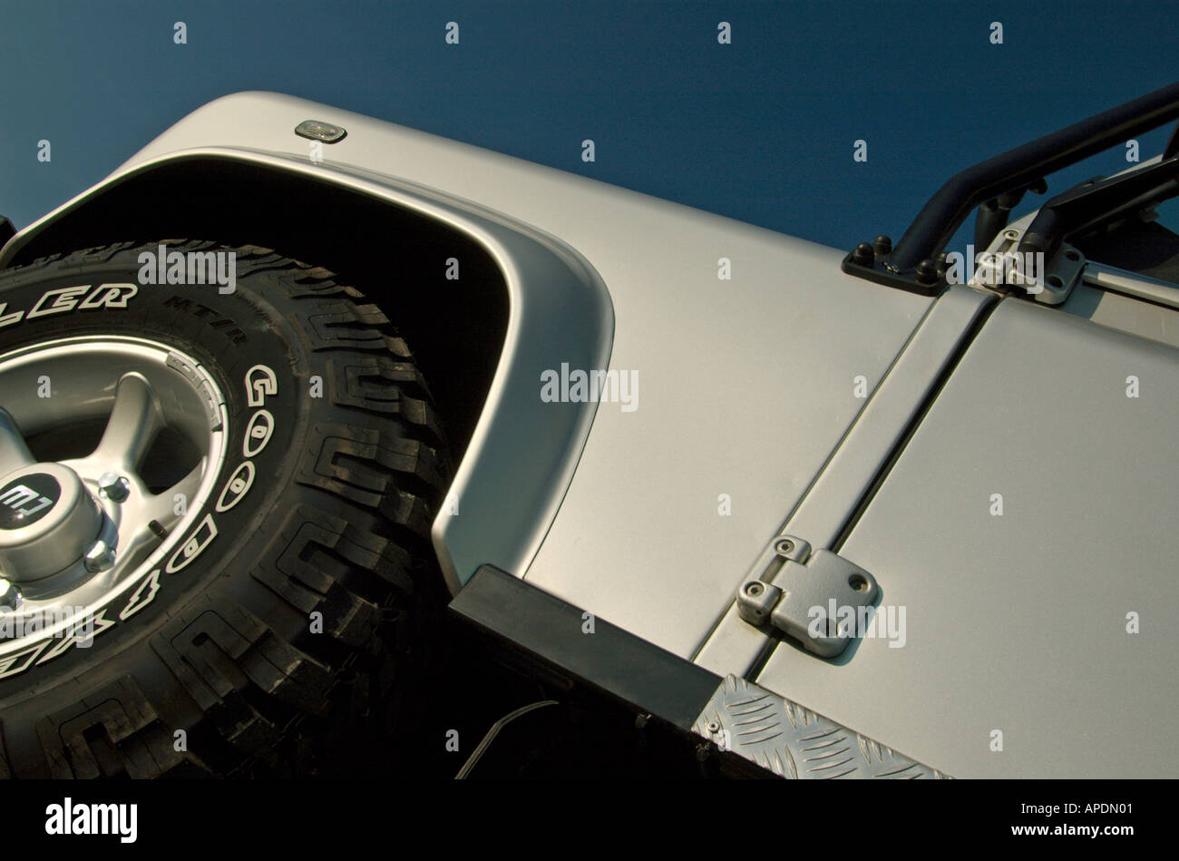 Silver landrover defender hi-res stock photography and images - Alamy