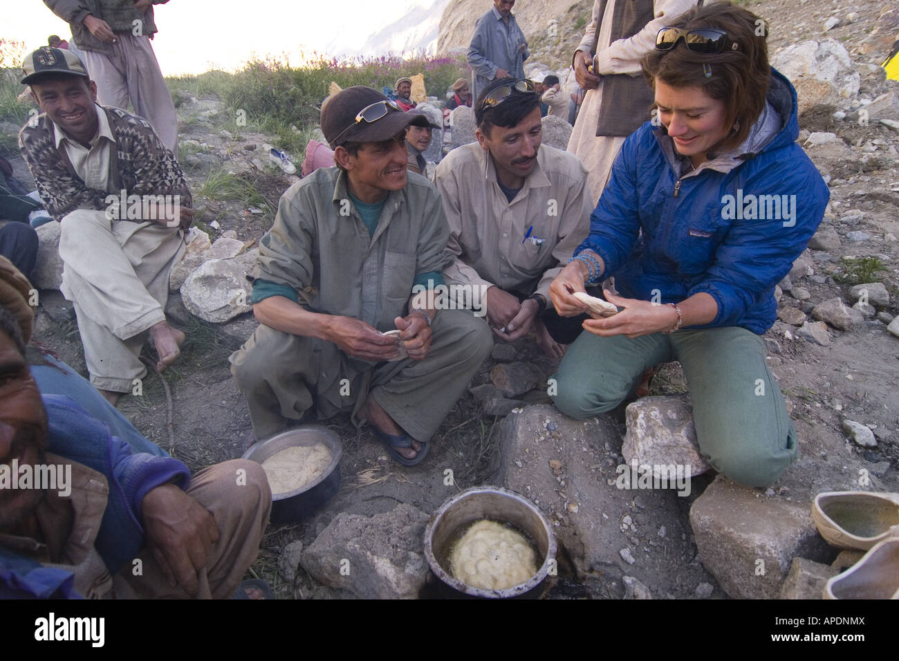 Pakistan woman cooking hi-res stock photography and images - Alamy