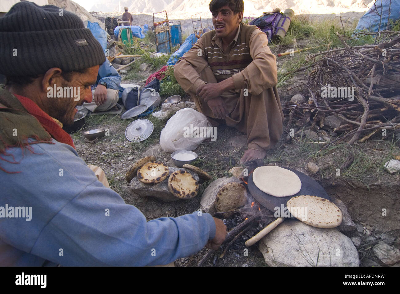 Porters cooking chapati bread in Pakistan Stock Photo - Alamy