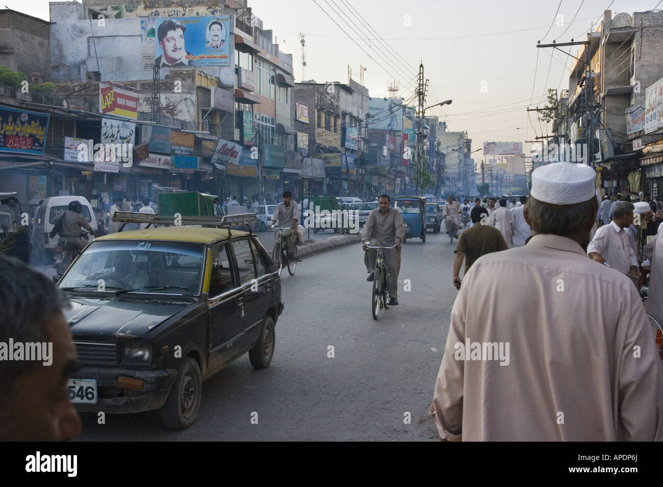 A street scene in Rawalpindi in Pakistan Stock Photo - Alamy