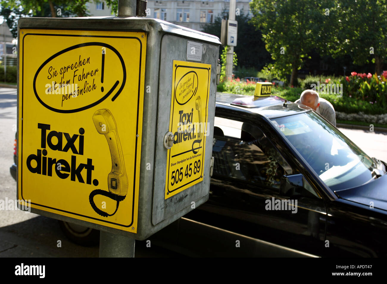 Wien taxi hi-res stock photography and images - Alamy
