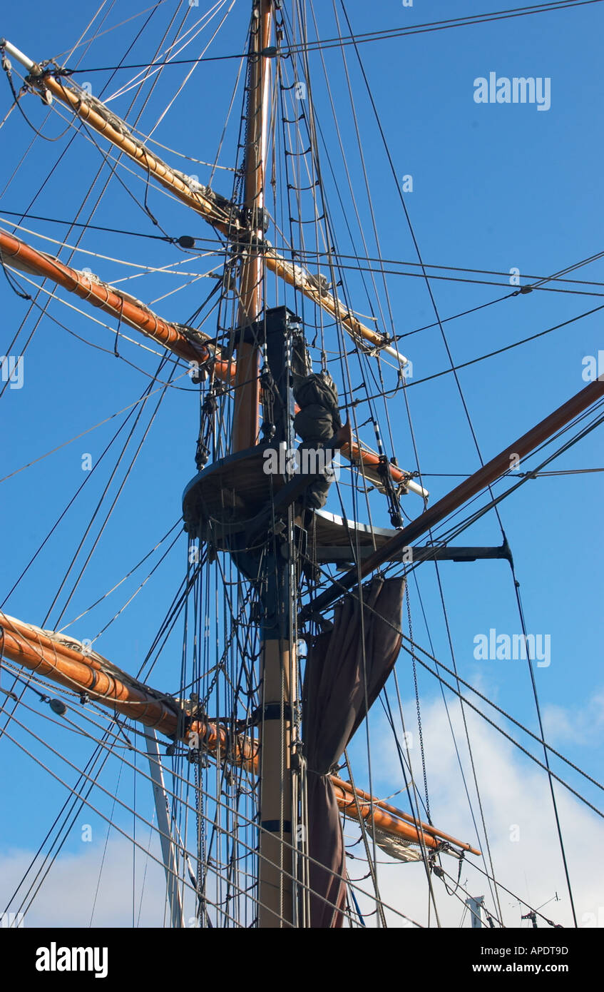 Crows nest boats ships dock sausalito harbor san francisco bay hi-res ...