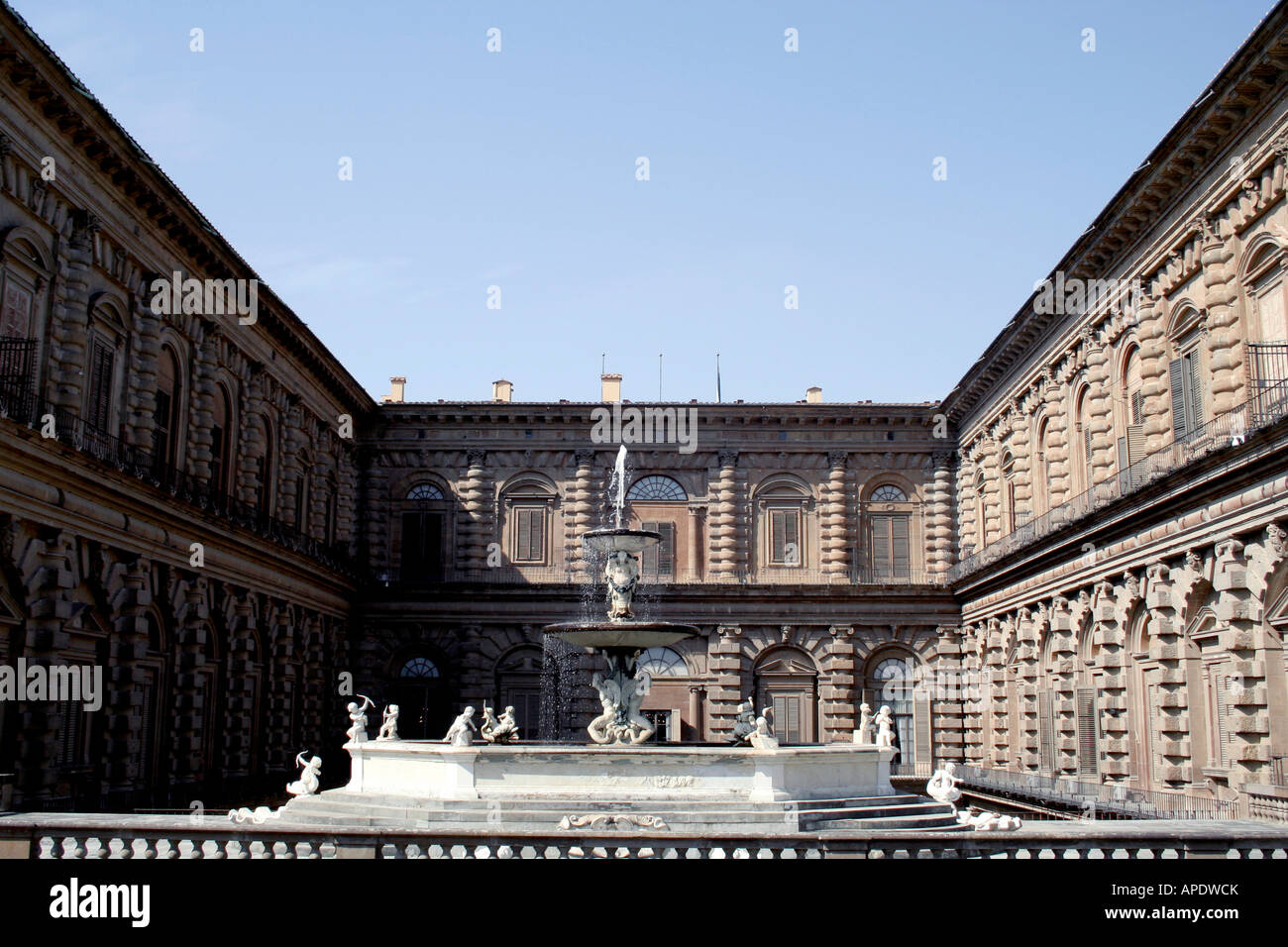 Fountain and courtyard of the Palazzo Pitti, Florence, Italy Stock ...