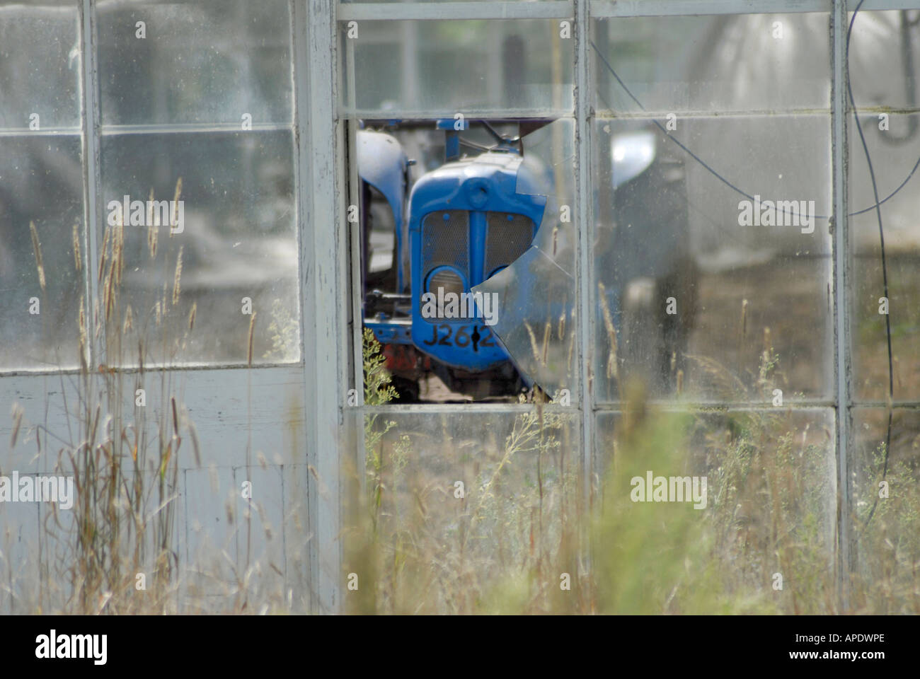 Smashed tractor hi-res stock photography and images - Alamy