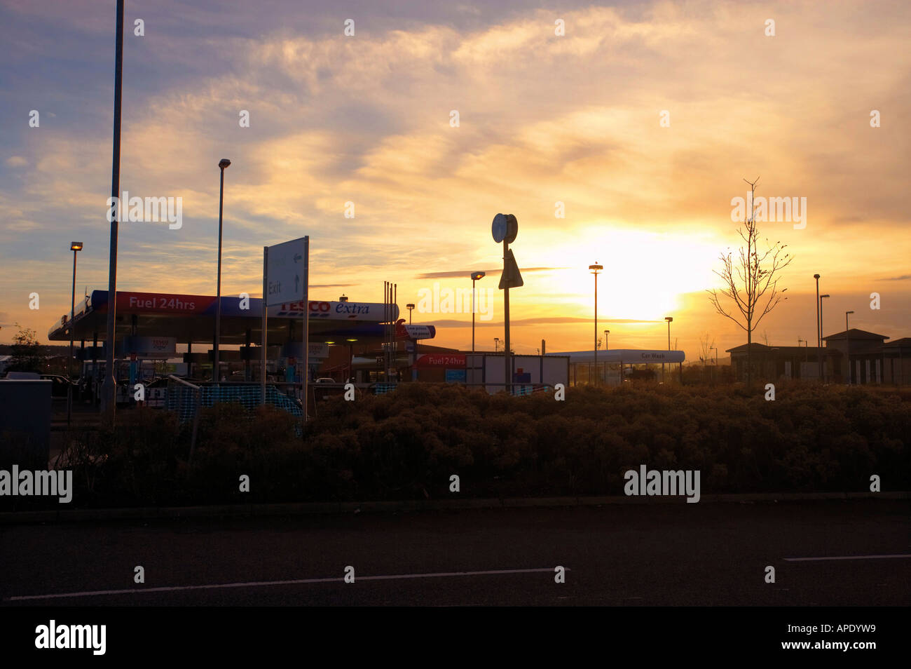 Petrol station uk sunset hi-res stock photography and images - Alamy