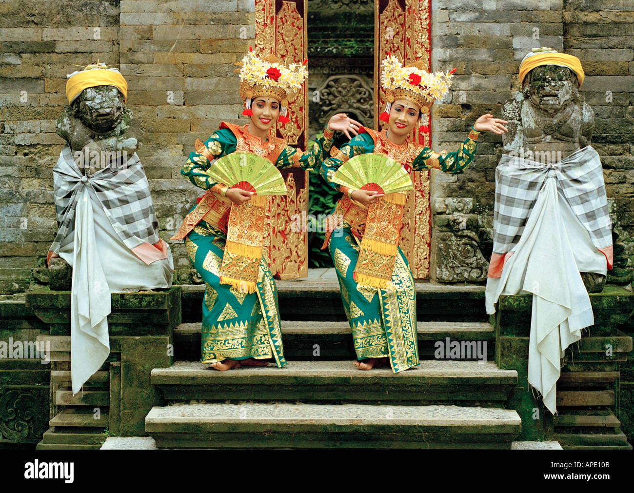 Posing group steps stairs hi-res stock photography and images - Alamy