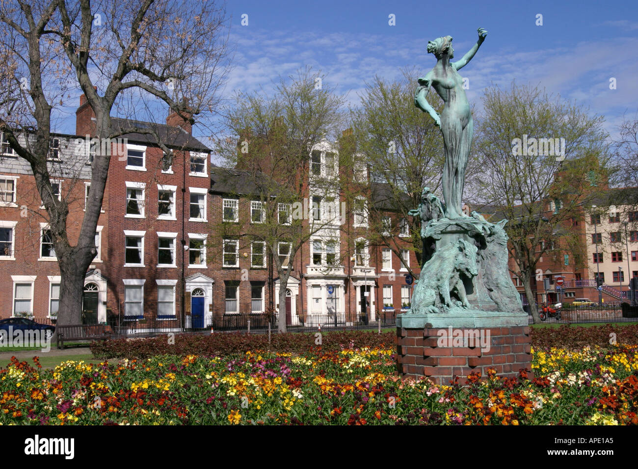 Leeds statue hi-res stock photography and images - Alamy