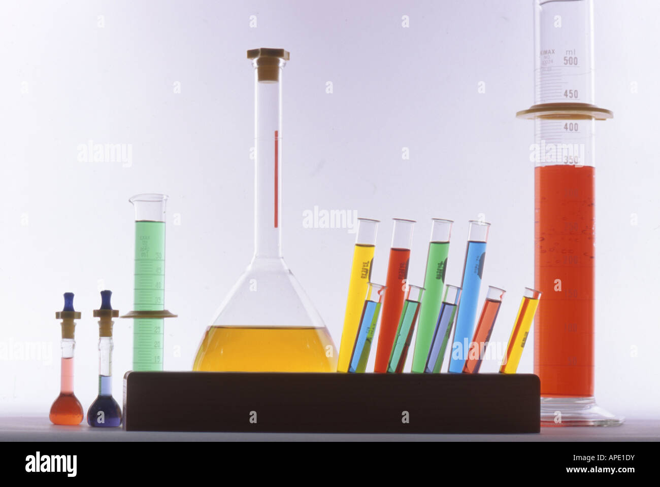 Measuring cylinders hi-res stock photography and images - Alamy