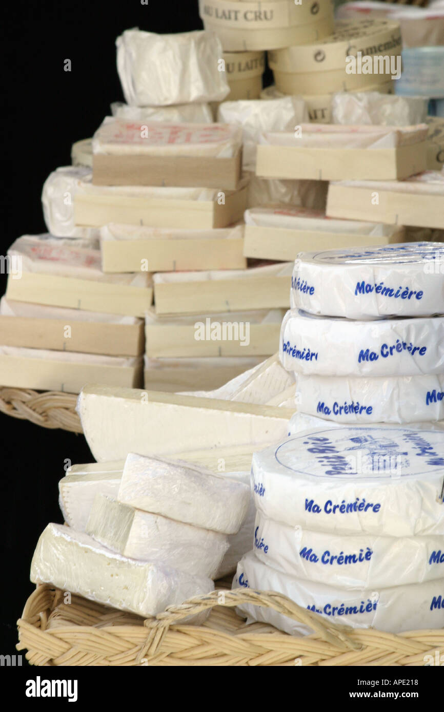 Round circular cheese cheeses hi-res stock photography and images - Alamy