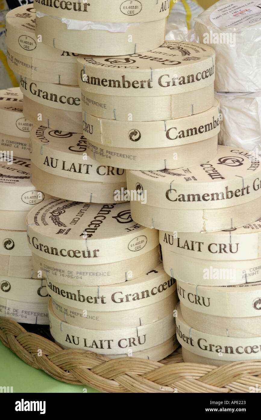 Round circular cheese cheeses hi-res stock photography and images - Alamy