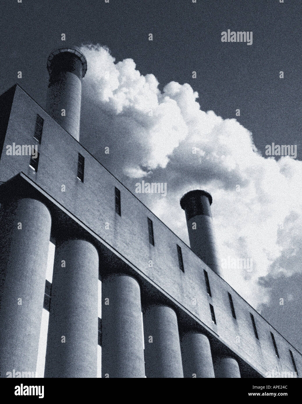 Con Edison steam generating plant releases excess steam into atmosphere ...