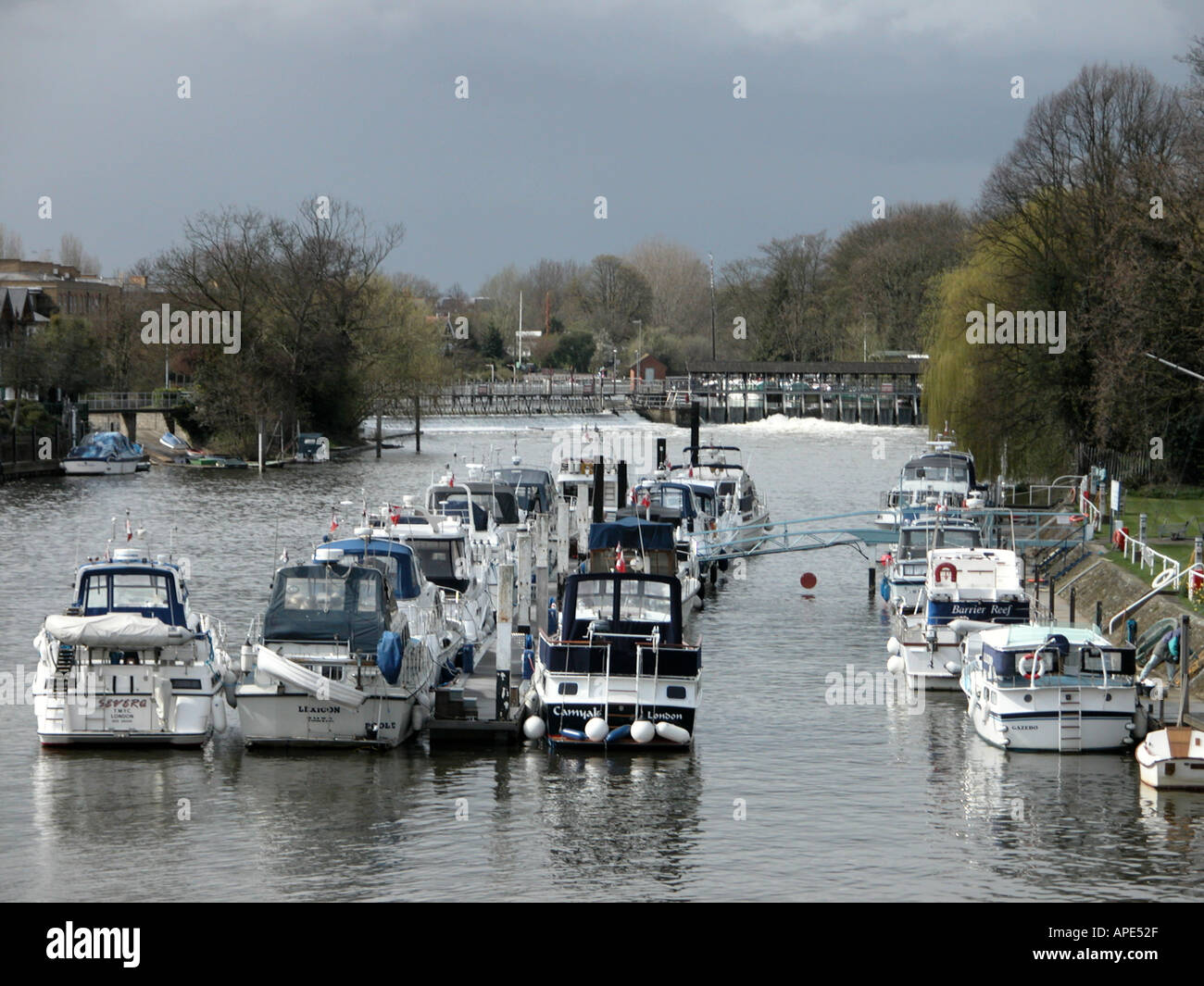 The River Thames at East Molesey lock Stock Photo - Alamy