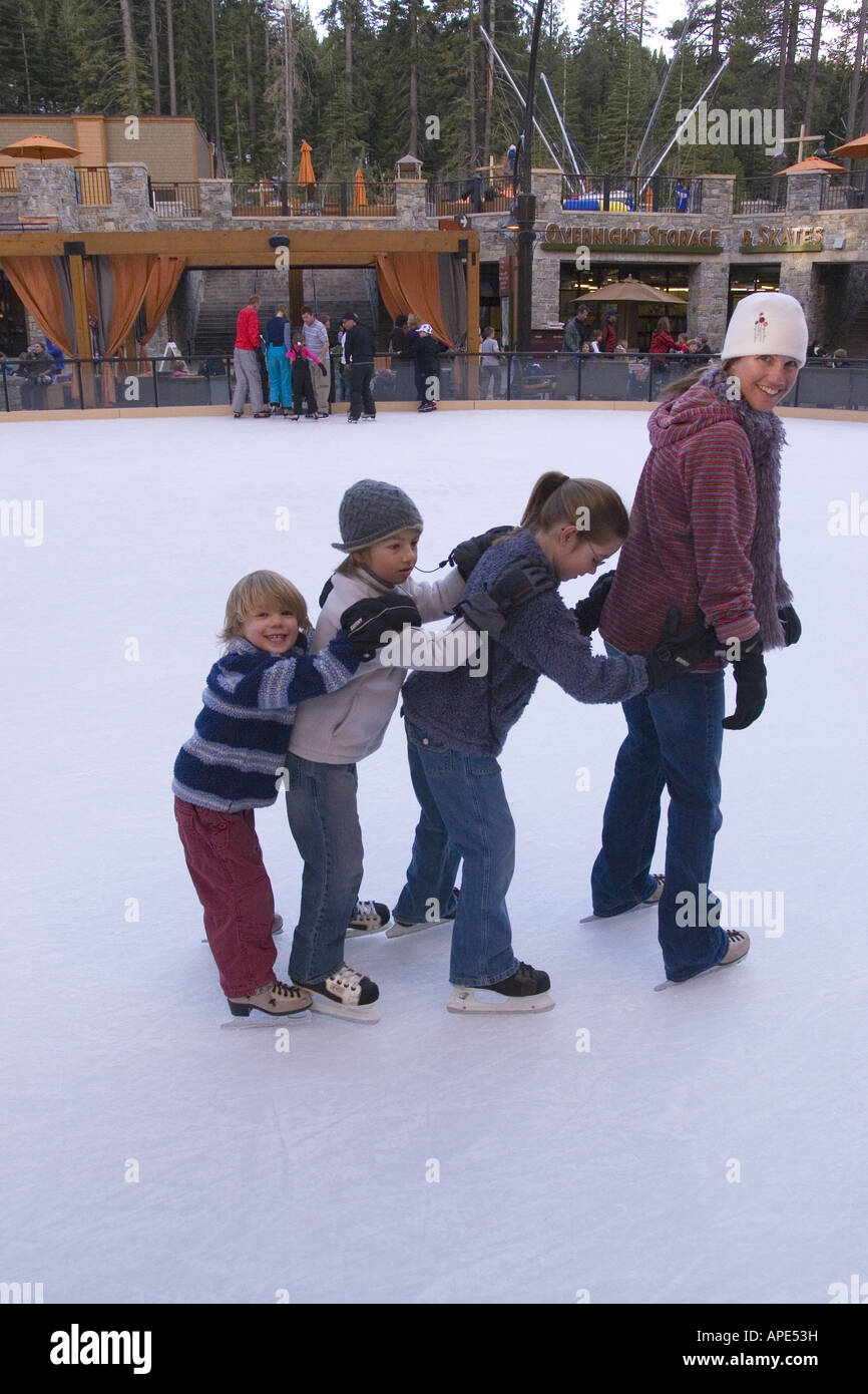 6 children skating hi-res stock photography and images - Alamy
