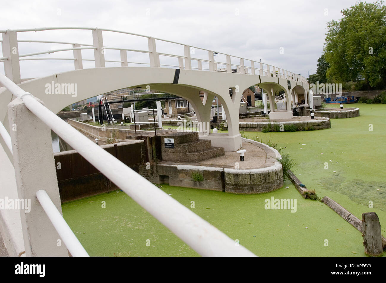 Bow locks east london hi-res stock photography and images - Alamy