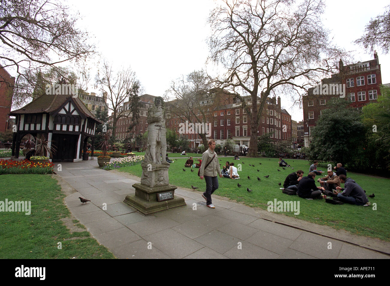 London gb uk soho square hi-res stock photography and images - Alamy