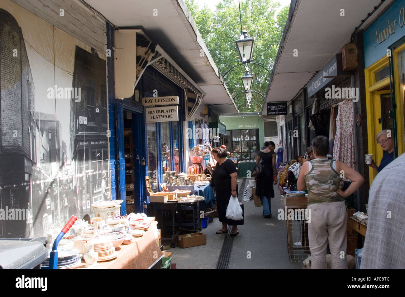 Upper street islington and shops hi-res stock photography and images ...