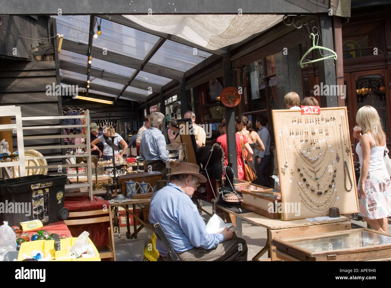 Upper street islington and shops hi-res stock photography and images ...