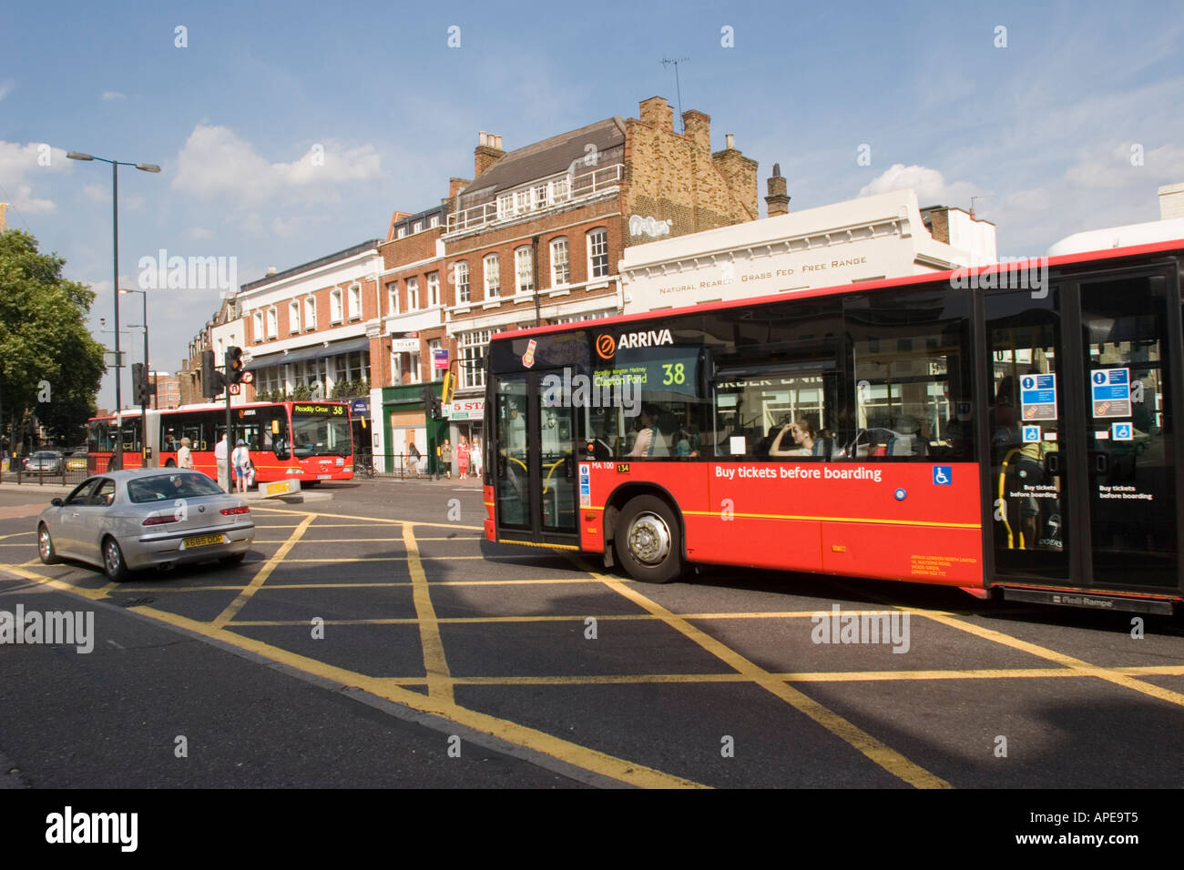 Bus in islington hi-res stock photography and images - Alamy
