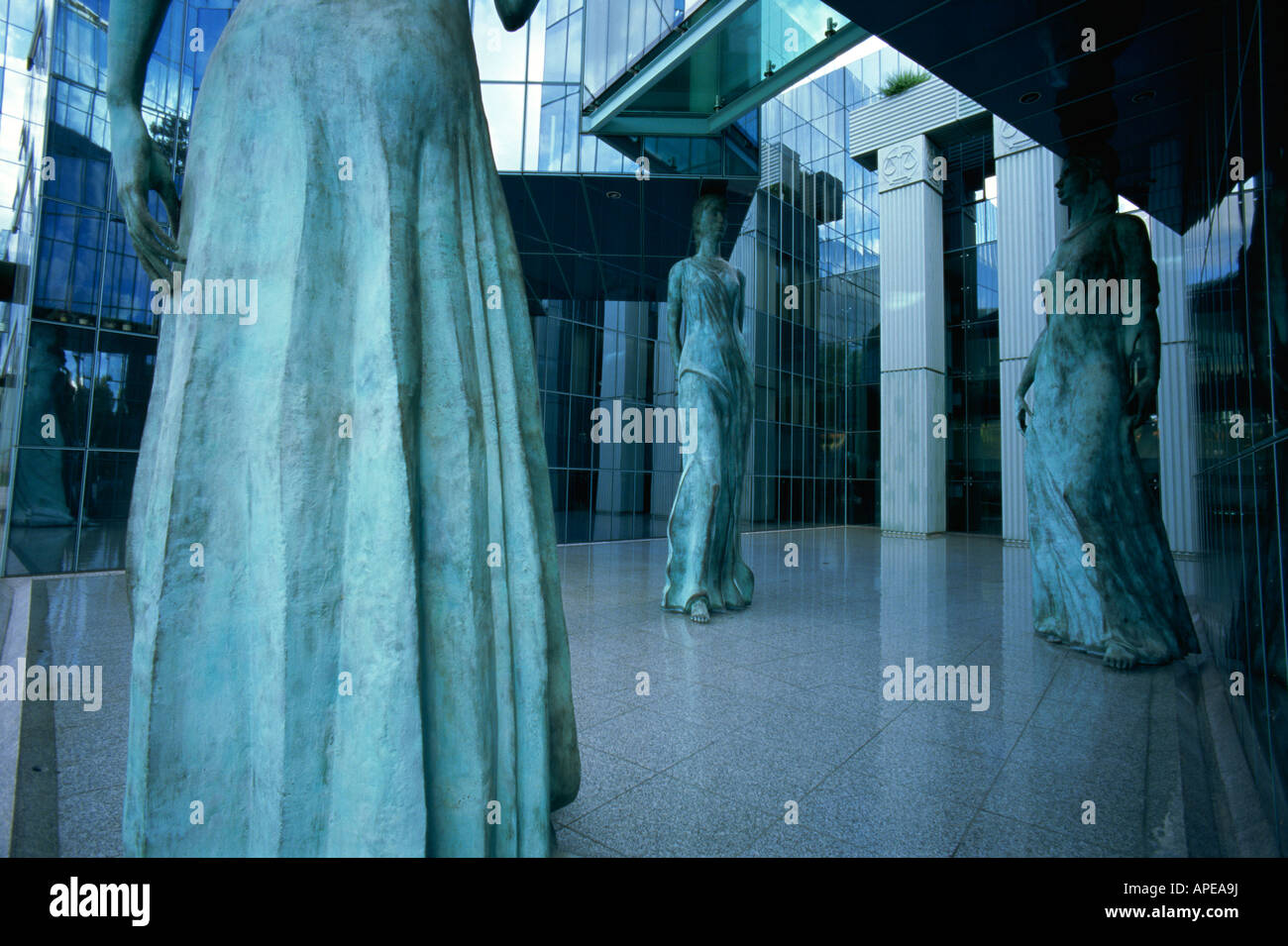 Body sculpture hi-res stock photography and images - Alamy