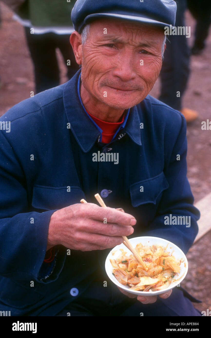 Chinese man eating lunch Stock Photo - Alamy