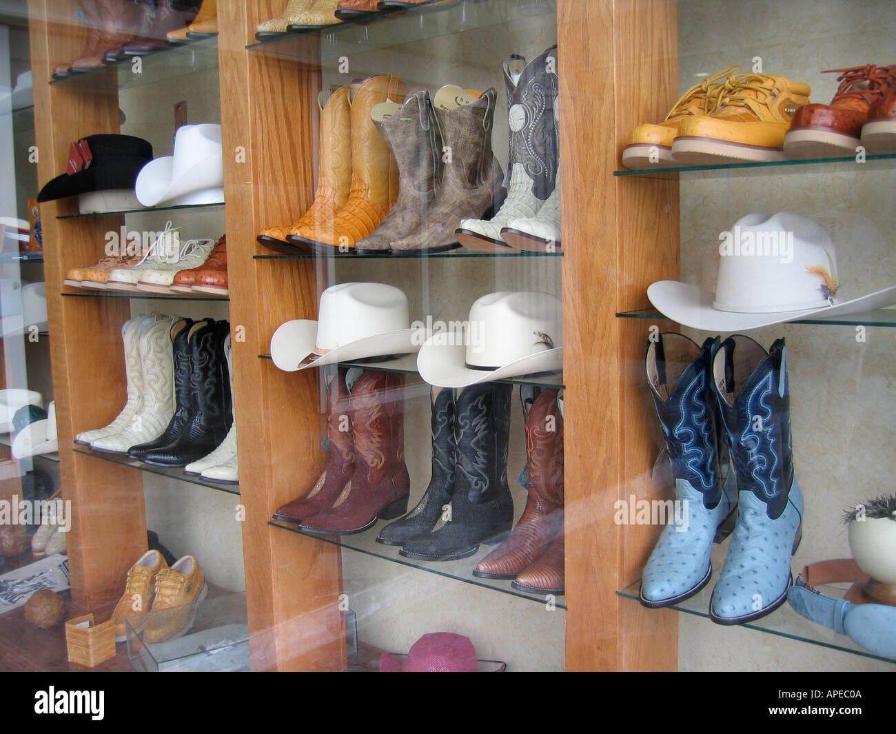 Show window selling cowboy boots and hats Stock Photo - Alamy