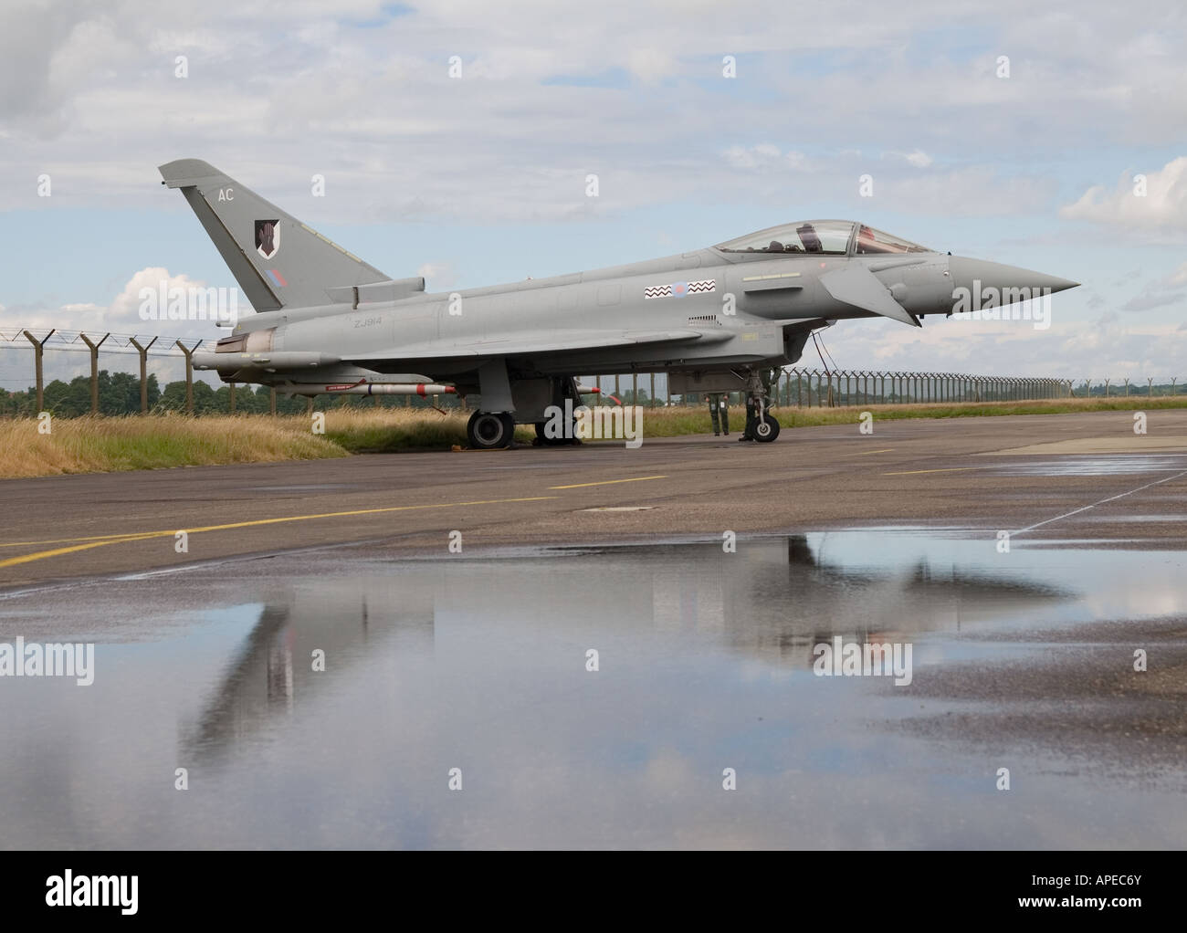 Aircraft dispersal hi-res stock photography and images - Alamy