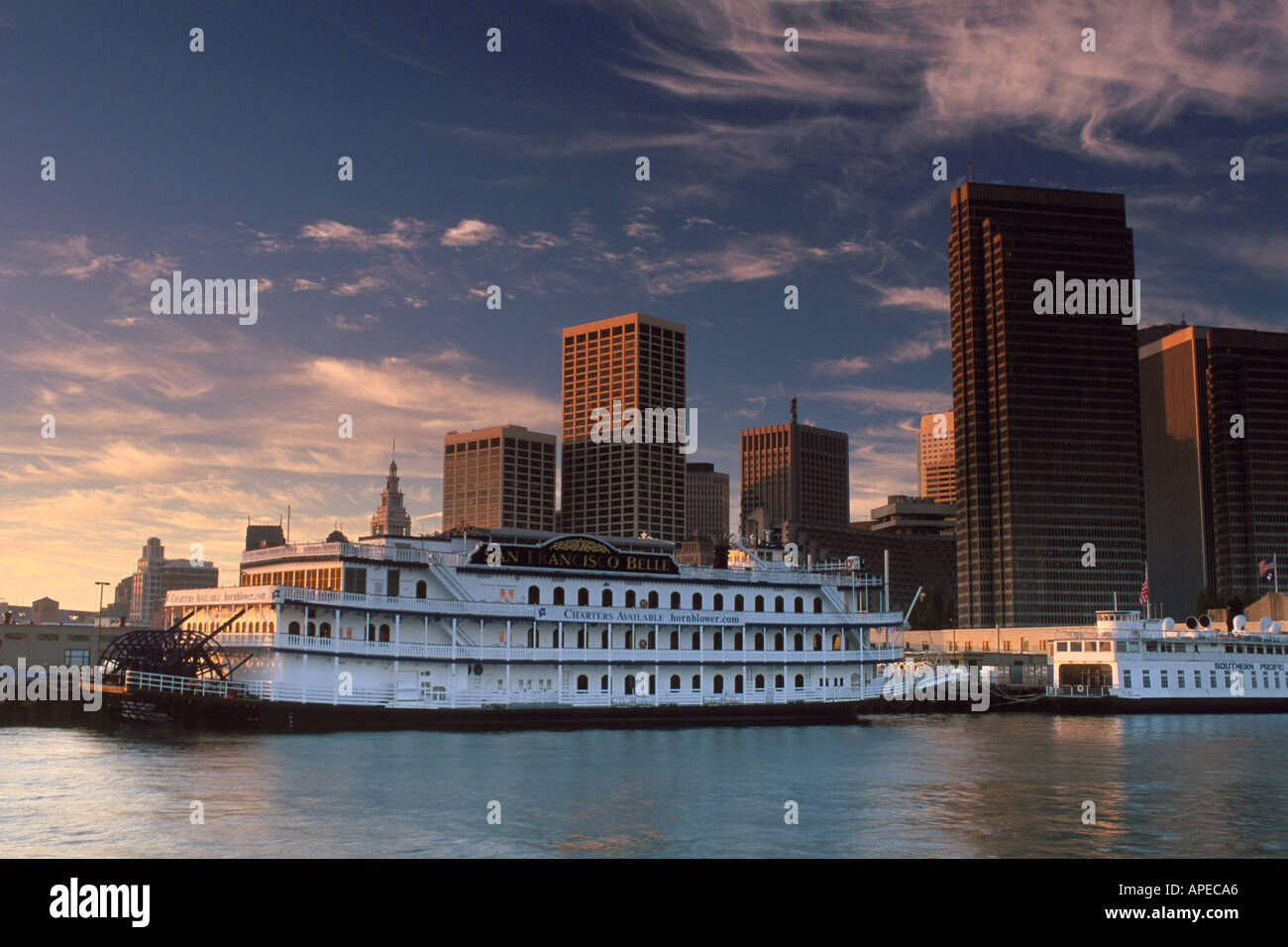 Paddlewheel steam boat hi-res stock photography and images - Alamy