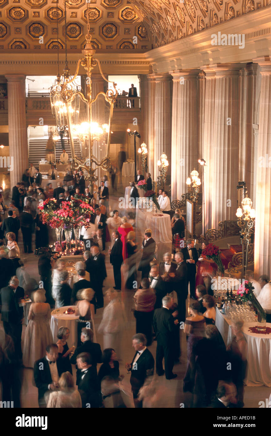 Socialites formal hi-res stock photography and images - Alamy