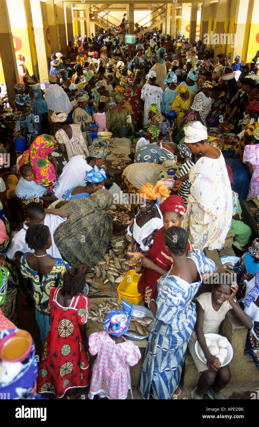 Colourful market at Mopti, Mali Stock Photo - Alamy