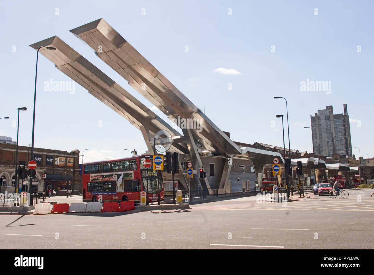 Vauxhall Cross bus terminus, modern architectural design by Arup ...