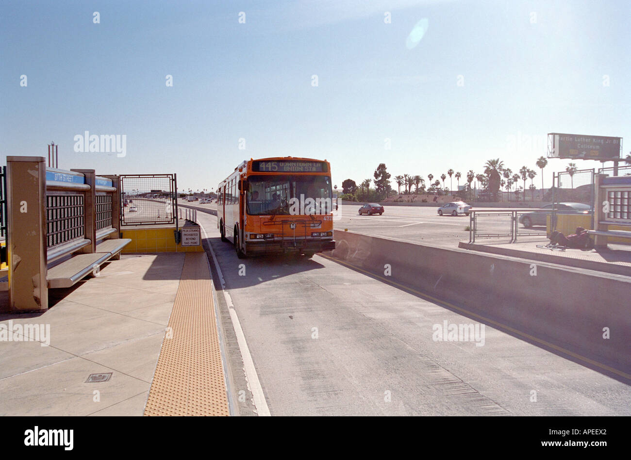 38th street bus stop los angeles middle of a freeway Stock Photo - Alamy