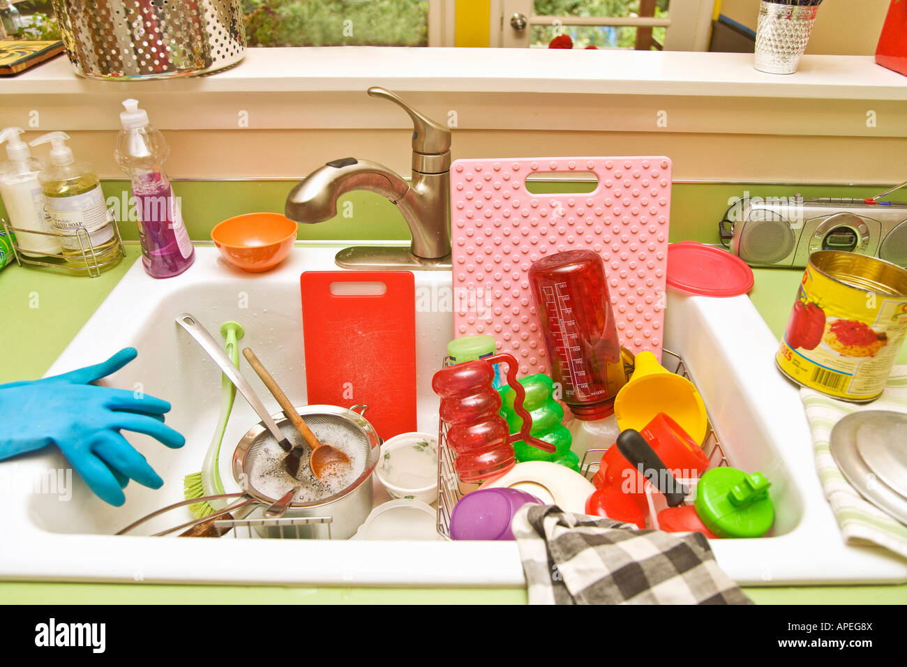 Dirty dishes fill sink hi-res stock photography and images - Alamy